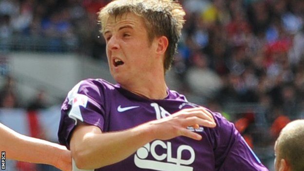 Gateshead transfer-list Adam Boyes and three others - BBC Sport