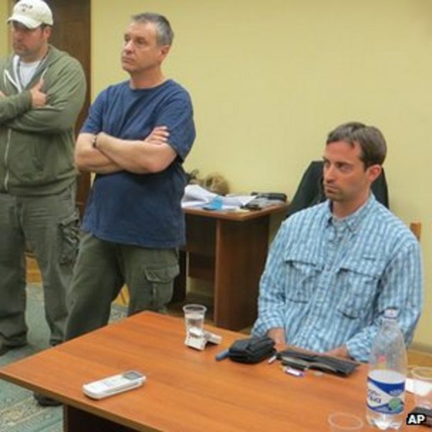 US spy-row diplomat Ryan Fogle 'leaves Russia' - BBC News