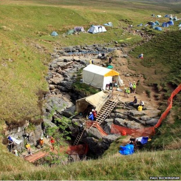 In pictures: Gaping Gill cave system open to public - BBC News