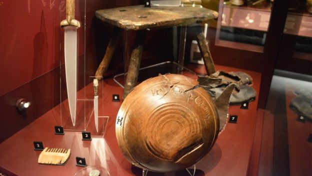 In pictures: Life and death on the Mary Rose - BBC News