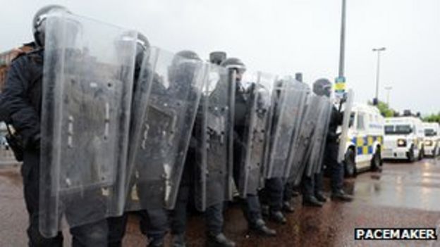 Anti-G8 protesters fear 'heavy-handed' police response - BBC News