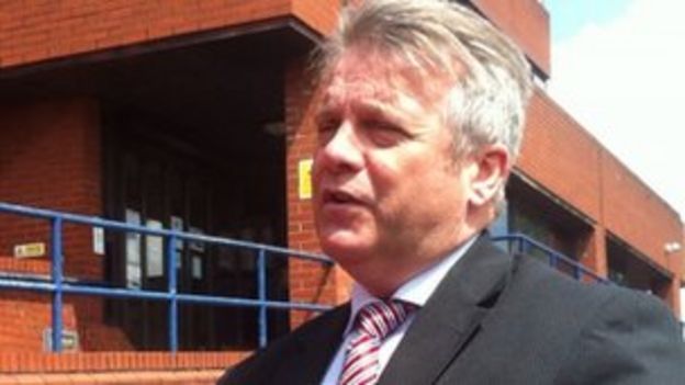 Luton Marsh Farm stabbing: Police open murder inquiry - BBC News