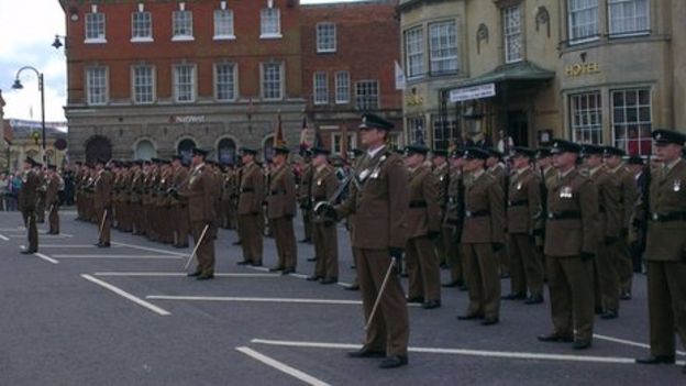 Soldiers from The Rifles parade in Wiltshire town - BBC News