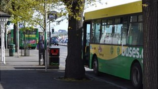 CT Plus bring in new Guernsey bus routes after feedback - BBC News