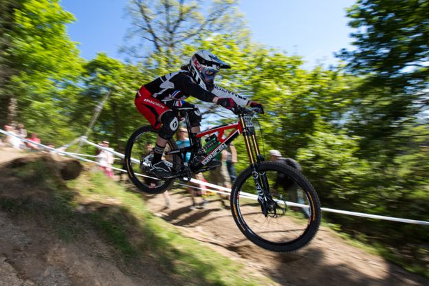 In pictures: Innerleithen downhill mountain biking - BBC News