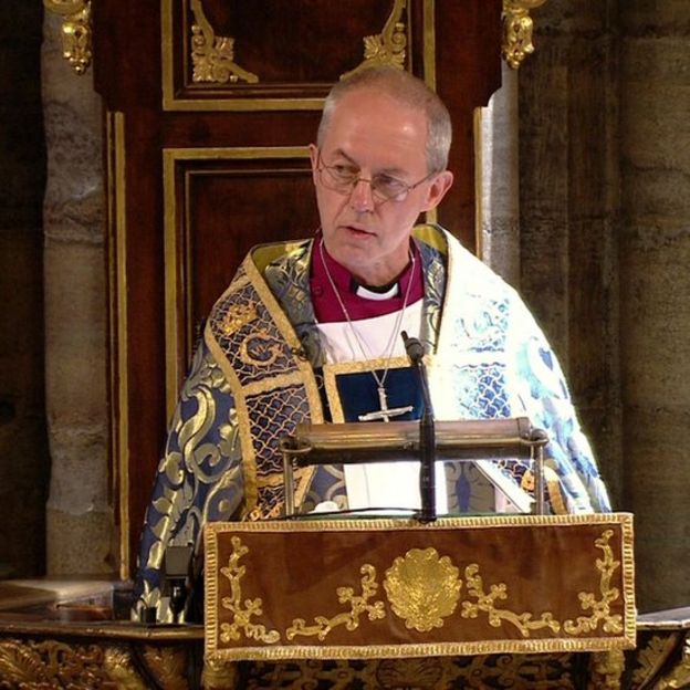 In pictures: Queen's 60th Coronation anniversary service - BBC News