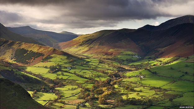 In pictures: England's landscapes shown at railway stations - BBC News