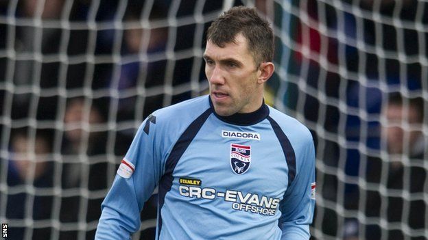 Goalkeeper Mark Brown extends stay at Ross County - BBC Sport