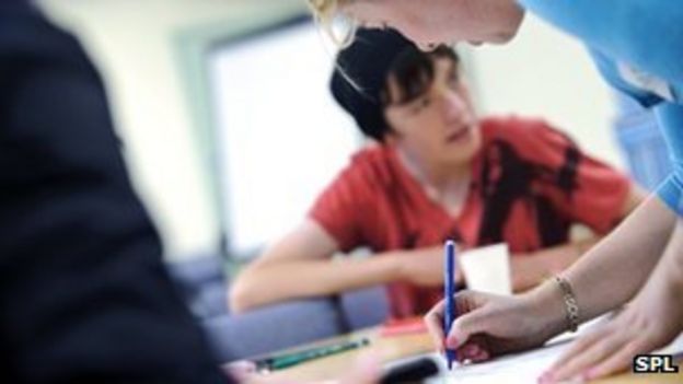 Scottish teacher job prospects continue to improve - BBC News