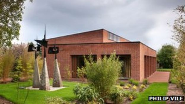 Benjamin Britten's archive and restored studio opened - BBC News