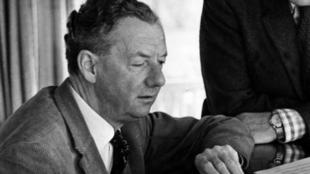 Benjamin Britten to be honoured with statue in Lowestoft - BBC News