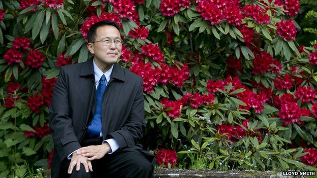 Malaysian author Tan Twan Eng wins Walter Scott Prize - BBC News