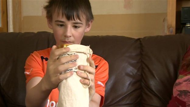 Kieran Maxwell loses battle with Ewing's Sarcoma - BBC News