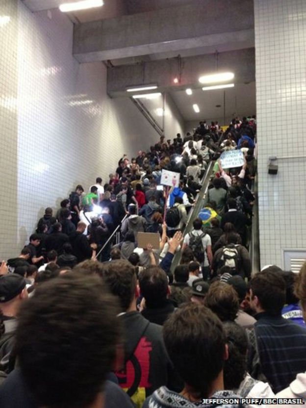 In pictures: Brazil protest banners - BBC News