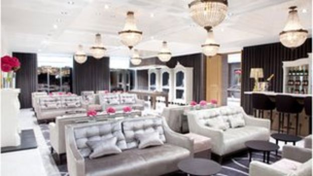 Scottish jeweller Rox to expand into England - BBC News