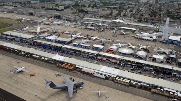 Paris Air Show: Rival planemakers have Boeing and Airbus in their ...