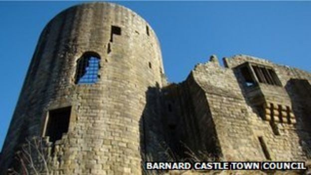 Barnard Castle's crumbling walls to be assessed - BBC News