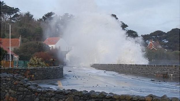 Guernsey States could provide flood aid - BBC News