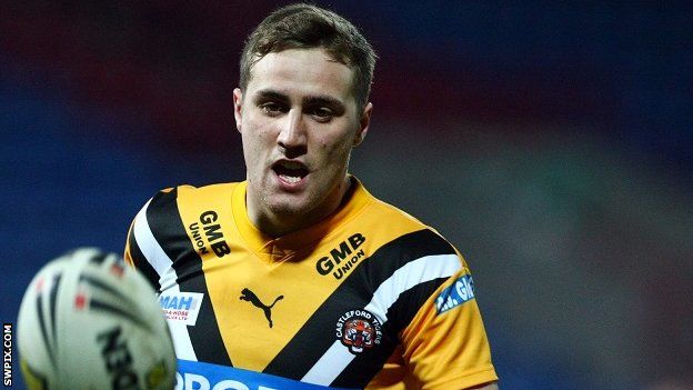 Castleford Tigers: James Clare signs new contract - BBC Sport