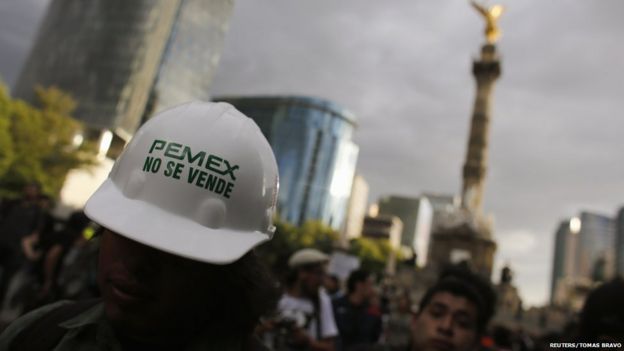 In pictures: Mexico's Pemex protests - BBC News