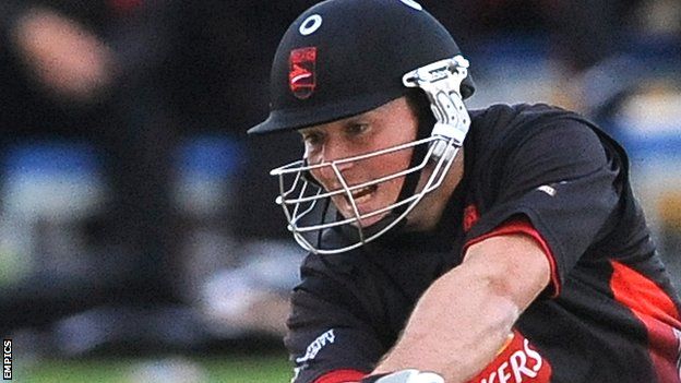 Lancashire v Leicestershire: Greg Smith knock in vain - BBC Sport