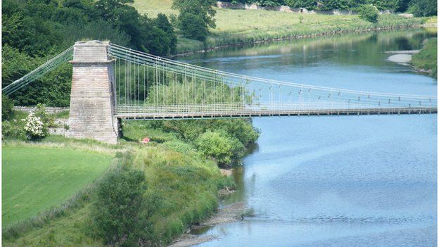 Experts inspect Union Chain Bridge - BBC News