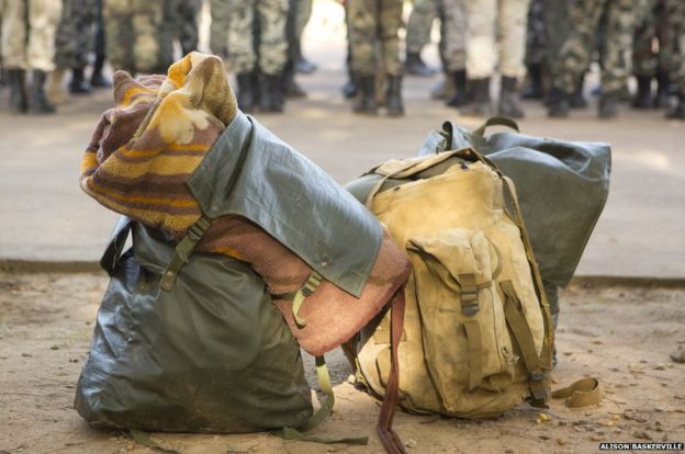 In pictures: Training Mali's army - BBC News