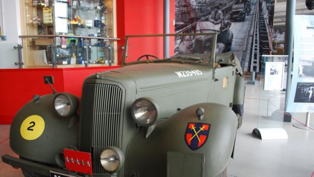 Coventry's war factories remembered at exhibition - BBC News