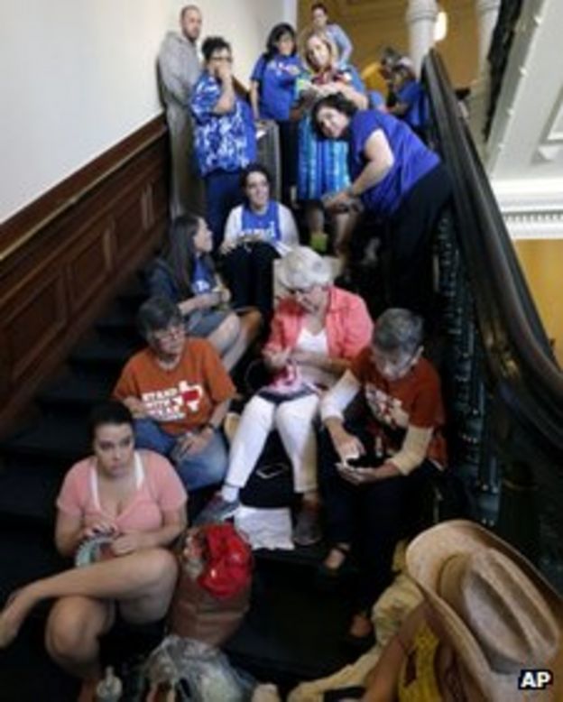 Texas senate passes 20-week abortion ban bill - BBC News