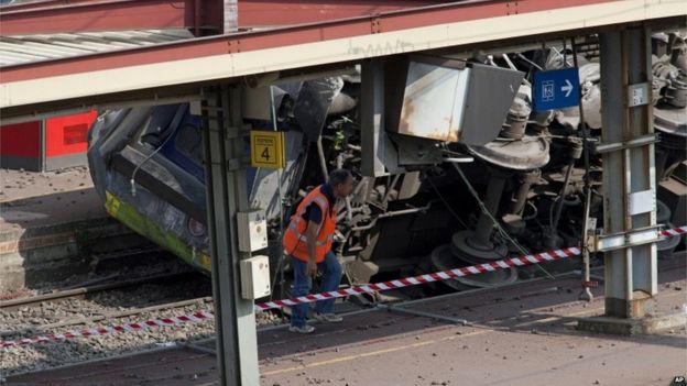 In pictures: French rail crash - BBC News
