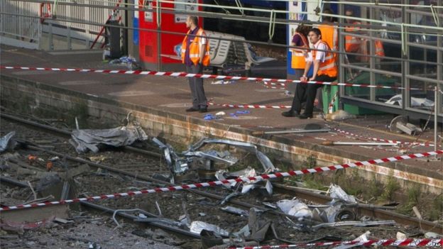 In pictures: French rail crash - BBC News