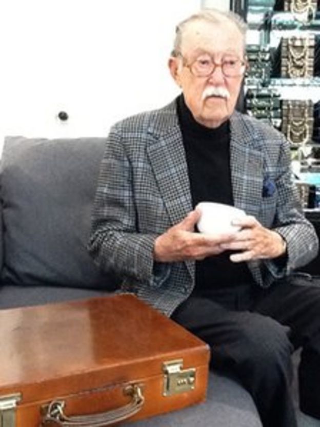 Alan Whicker: 'A fantastic man' - BBC News