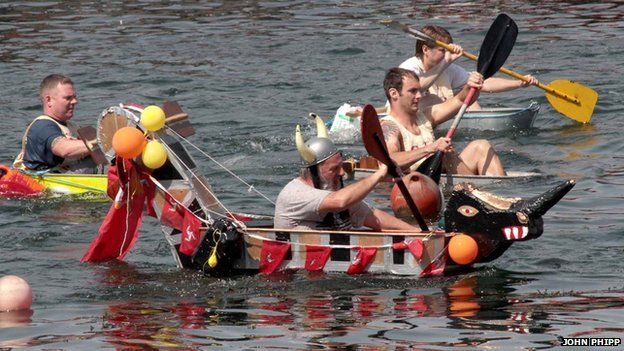 World Tin Bath Championships held in Castletown - BBC News