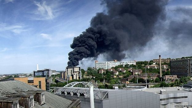 In pictures: Sheffield plastics factory fire - BBC News