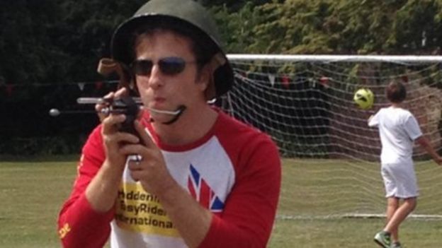 World Pea Shooting champion Rob Bresler retains title - BBC News