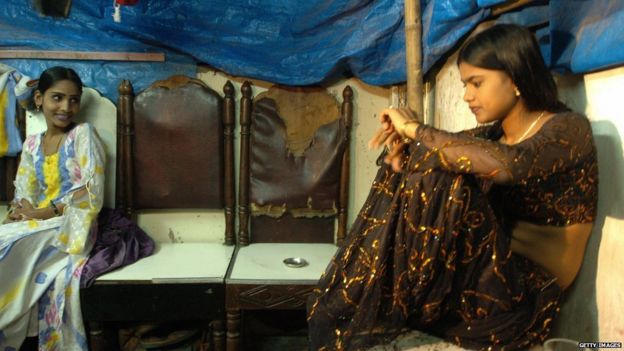 In pictures: Mumbai dance bars - BBC News