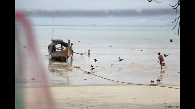 In pictures: The Moken - BBC News