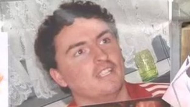 Body found in Thames near where rescue man went missing - BBC News