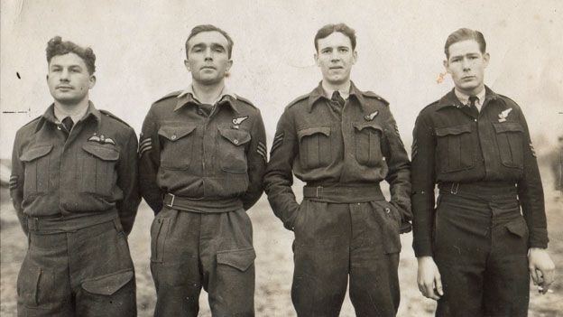 WWII bomber poet David Raikes is finally laid to rest - BBC News