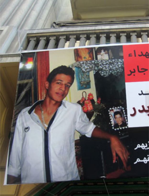 Egypt crisis: Alexandria pair to die for rooftop killing - BBC News