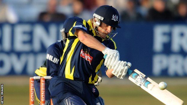 Gloucestershire v Glamorgan: Chris Dent eases Glos to victory - BBC Sport