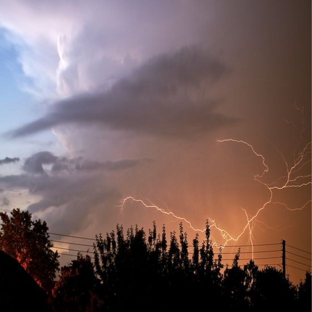Your photos of recent UK lightning - BBC Weather