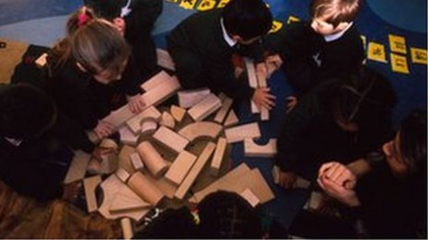 Schools face 'places breaking point' - BBC News