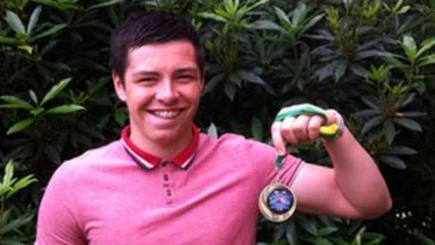 Londonderry teenager Jake King is new world surf kayak champ - BBC News