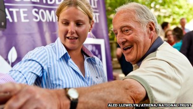 National Trust chooses Caryl Hughes to run Snowdonia £1m farm - BBC News