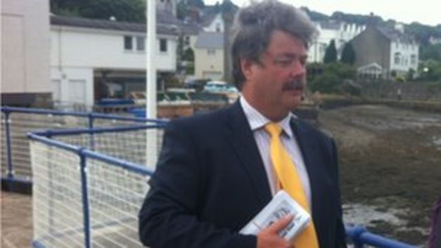 Anglesey election: Six candidates with seven days to win votes - BBC News