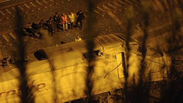 Spain train crash witnesses speak of chaos - BBC News