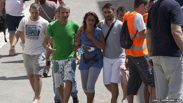 Italy coach crash: At least 38 dead near Avellino - BBC News