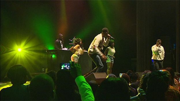 Africa's musical crusaders: New generation of griots - BBC News
