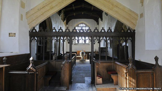 Cotswold church work uncovers post-medieval artwork - BBC News
